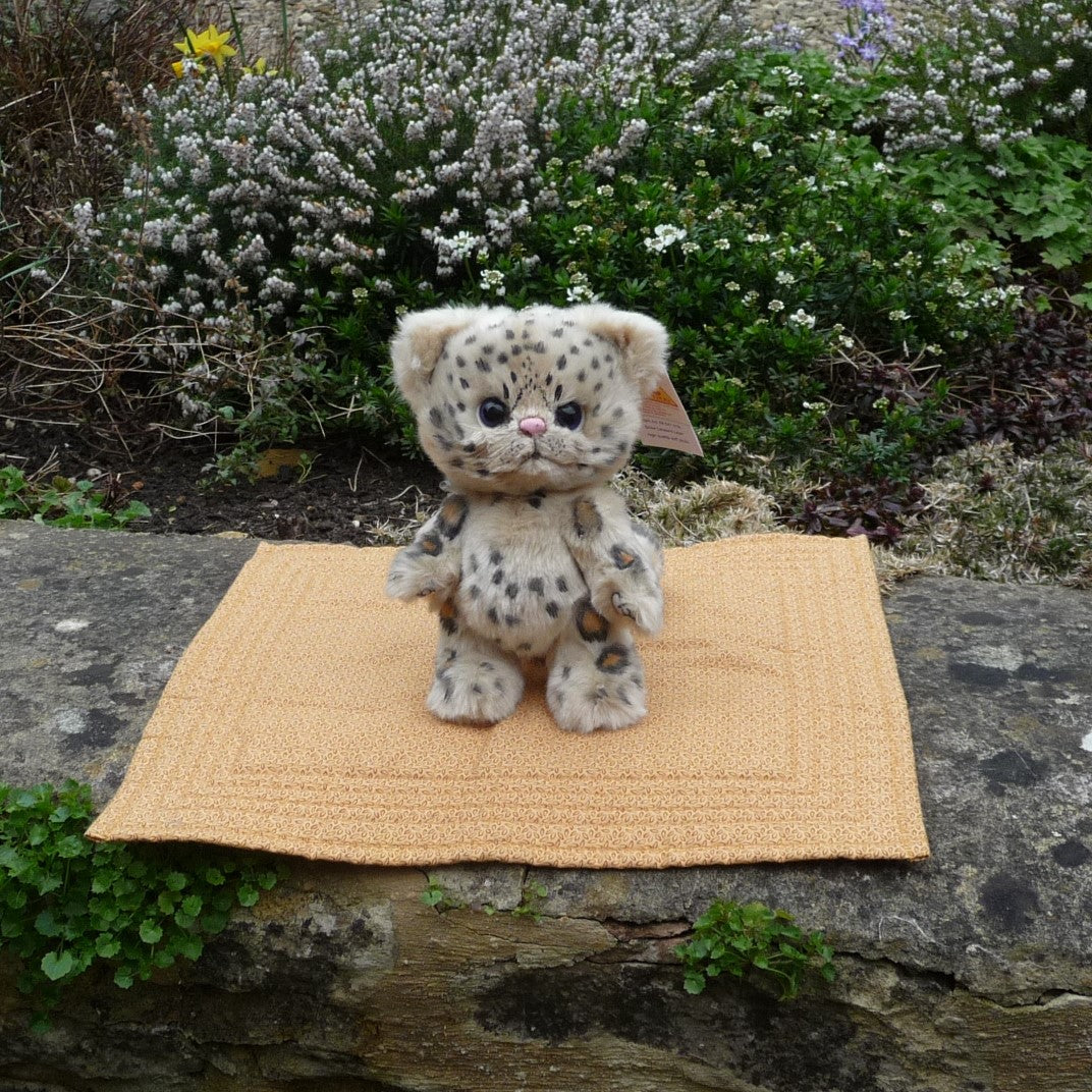 Snow Leopard Lean by Clemens Spieltiere, Germany – Teddy Bears